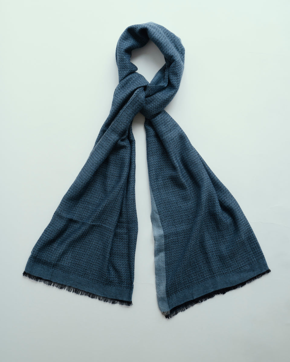 Scarf Hugo – The Signet Store
